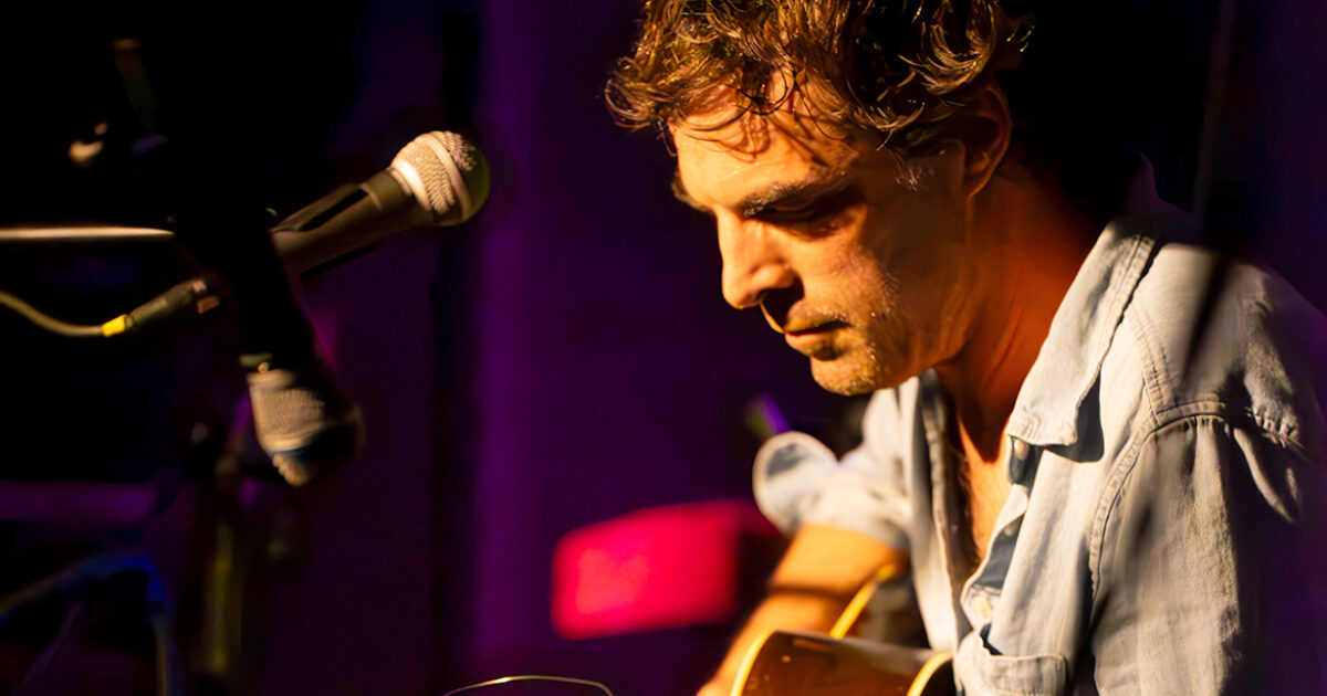 Brad Barr : huit guitares, des humains et des émotions | SPEC du…
