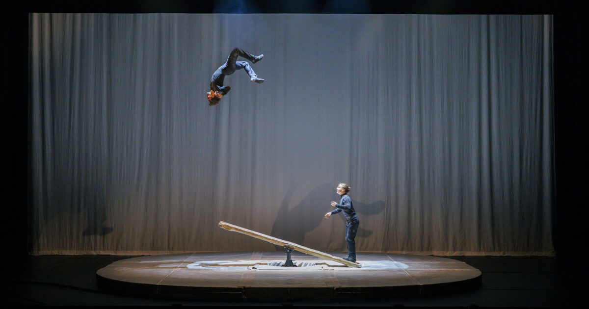 Machine de cirque : Un duo onirique qui impressionne | SPEC du…